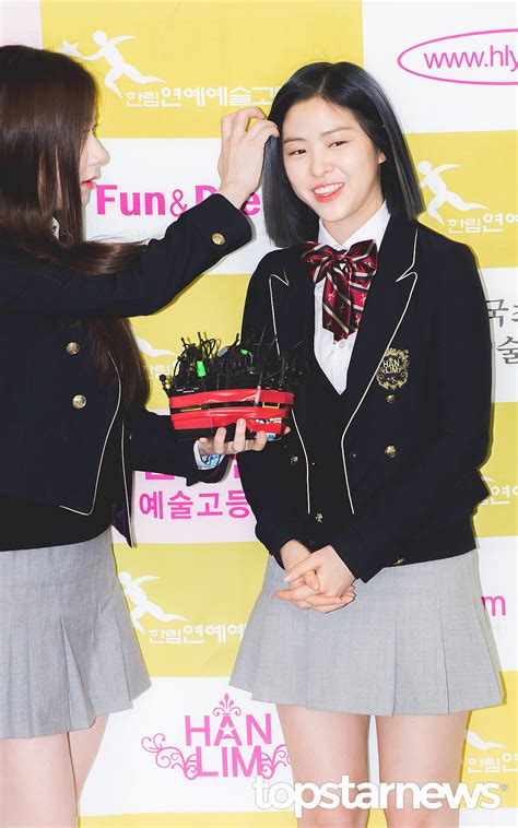 Hd포토 ‘마지막 교복 차림 오늘 ‘졸업한 있지itzy 류진 제9회 한림연예예술고등학교 졸업식 사진 16pics 최규석 기자 톱스타뉴스