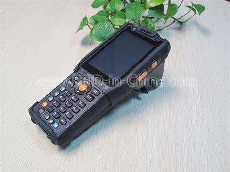 UHF RFID Handheld Reader Portable Design Android System China UHF Handheld Reader And Mobile