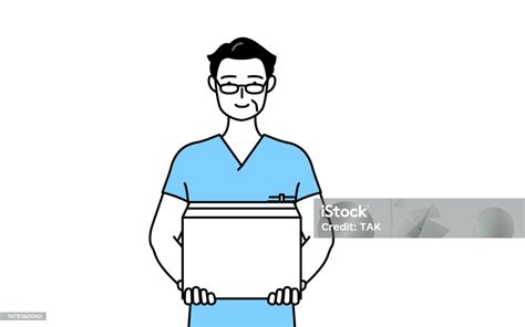 중년 수석 남성 간호사 물리 치료사 작업 치료사 언어 치료사 골판지 상자를 운반하는 제복을 입은 간호 조수 가정간병인에 대한