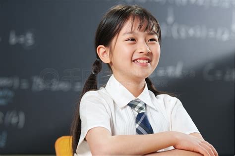 白昼高清图片 小学生在教室里上课 人像图片免费下载格式1024像素编号66986605 千图网
