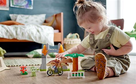 LEGO DUPLO Jurassic World T. rex and Triceratops Dinosaur Breakout ...