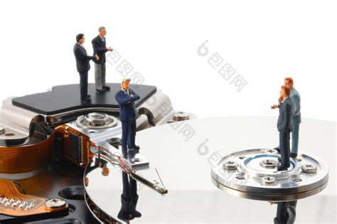 业务男人硬盘驱动器图片 包图网企业站