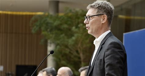 Han Er Blevet Portrætteret Som Magtfuldkommen Og Egenrådig Torsdag