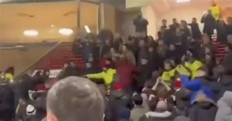 난장판 된 올드트래포드 유로파리그 맨유 레인저스 전 홈원정 팬 패싸움 39명 체포 불상사