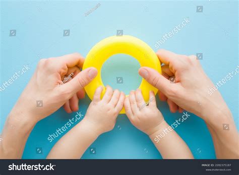 4 Woman Hand Holding Small Circle Table Top View Royalty Free Images