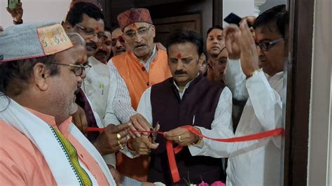 Mp News रीवा में Bjp के चुनावी कार्यालय का शुभारंभ डिप्टी सीएम राजेंद्र शुक्ल ने काटा फीता