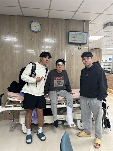 半夜3 00多的電話響起～讓人心驚，小兒子車禍😱～媽媽我都嚇醒了！！幸好台北還有哥哥、姐姐馬上趕到，告訴我還好，已經處理好了，深深覺的我有三個小孩真的太棒了，可以互相幫忙支援，媽媽我 ️穩定多