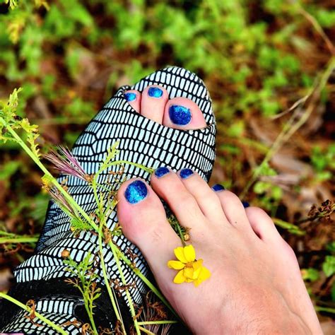 Hard To Feel Blue When My Toes Sparkle So Much R Toesfetish