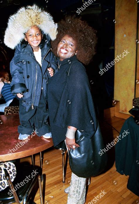 Angie Stone Son Michael Pepsi Chart Foto De Stock De Contenido