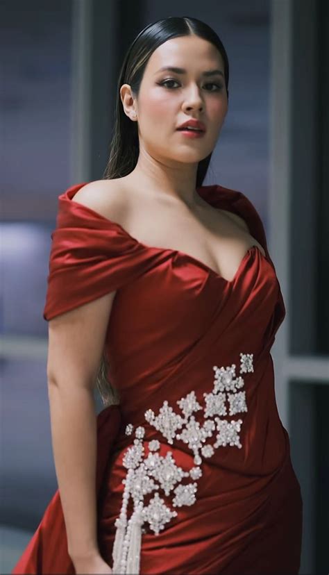 Pin oleh Dong Fangzhuo di wowww | Wanita berlekuk, Mode wanita, Pakaian seksi
