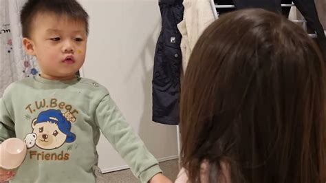 👶🏻육아 Vlog🍼 어두운 방을 무서워하는 누나를 위해 방불 다 켜고 옷장 안 확인해주는 동생 Youtube