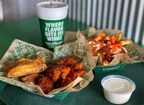 7 Fast Food Chains That Serve The Best Chicken Wings