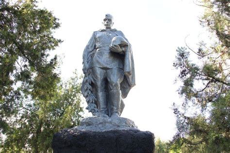 Росгвардейцы привели в порядок памятники воинам Великой Отечественной войны ИА Rex