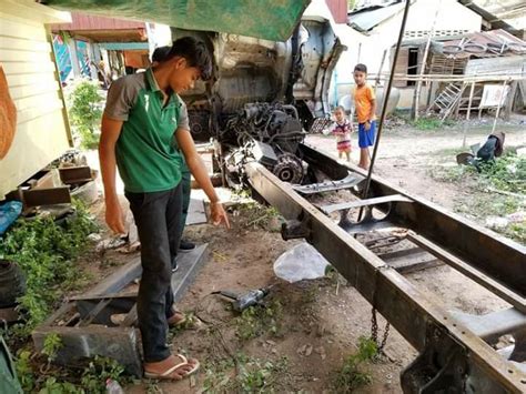 ចាប់ ម៉ូទ័រ ស្វាន សាក ស៊ី រថយន្ត បាន ប្រាំង មួយ រន្ធ ឆ្លង ចរន្ត ឆក់ ស្លាប់ Tnaot