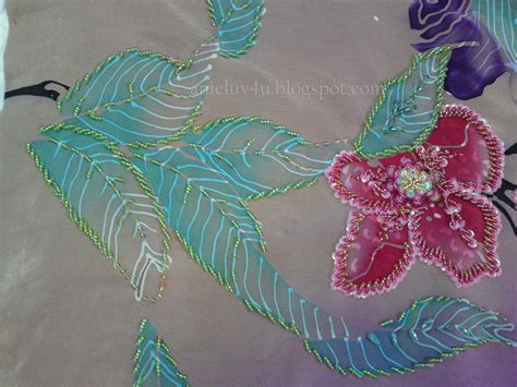 Sulaman Manik Dan Labuci Di Batik Crepe ~ Seindah Biasa