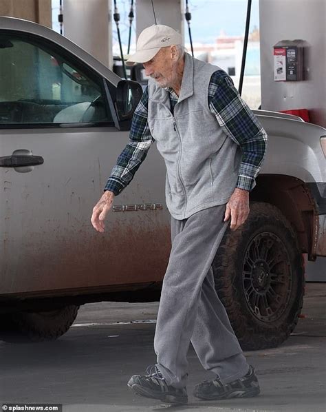 94 Year Old Gene Hackman Seen In A Recent Outing Within The Last Month Rfuckimold