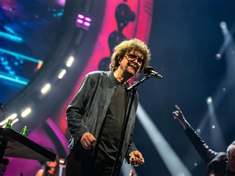 Jeff Lynne Issues Health Update After Cancelling Farewell Shows