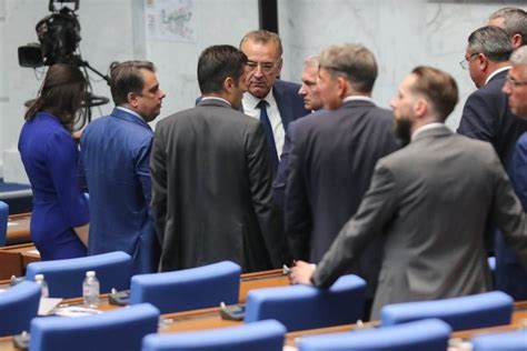 Нов провал за избор на председател на Народното събрание балотажът между Рая Назарян и Силви