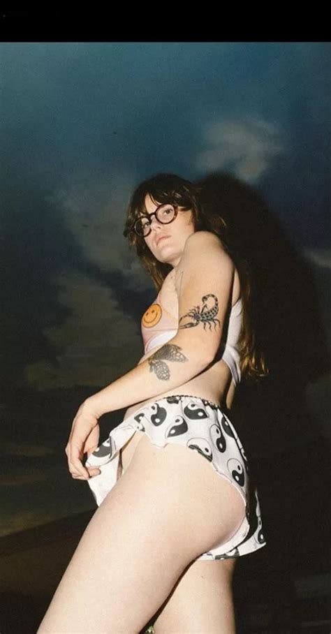 Wow Nudes GLAMOURHOUND