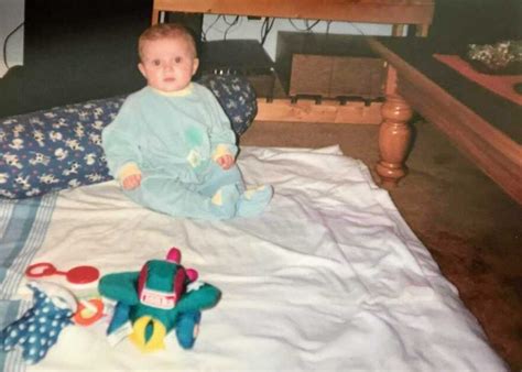 Bio Je Moj Prvi Sin A Moja Mama Ga Je Zvala Sunce Onda Je Osvanuo Maj Godine Kada