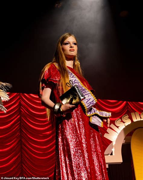 Elon Musks Daughter Vivian Takes To The Runway At New York Fashion Week Amid Ongoing Feud With