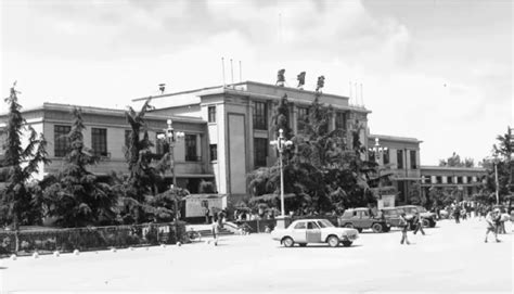 老照片：上世纪八九十年代的昆明城，房屋破旧很苍凉