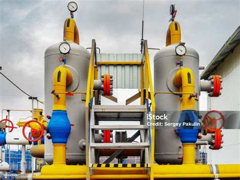 가스 분배 스테이션 압축기 역의 관 벨브 및 장비 산업 시설의 유형 산업 배경입니다 천연 가스 공급 업체 재생 천연 가스에 대한