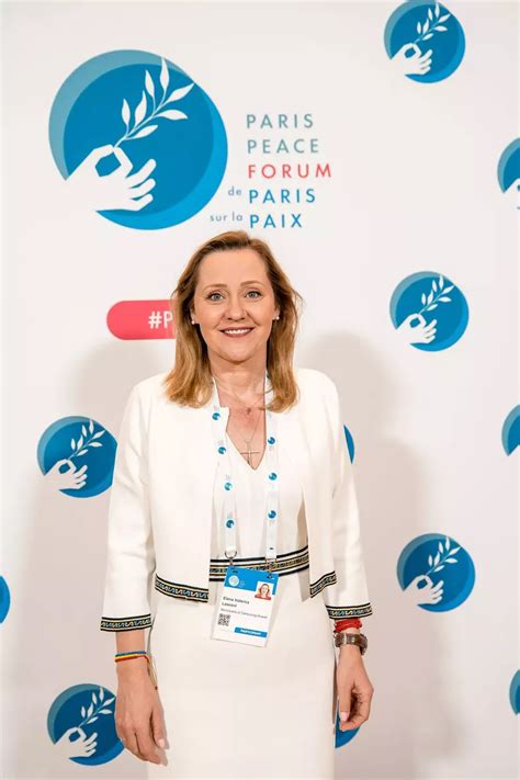 Elena Lasconi In Alb Unicaro