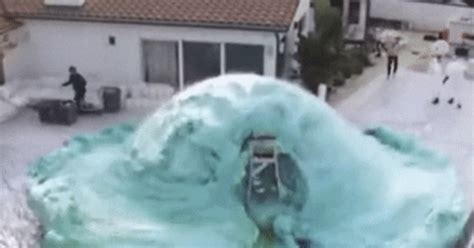 [영상] 눈 깜짝할 새 푸른거품이 ‘펑…땅굴 속 하마스 잡을 ‘액체괴물의 위력