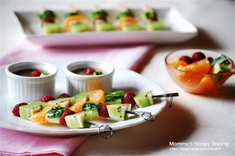 그린키위소스를 곁들인 과일꼬치 만들기