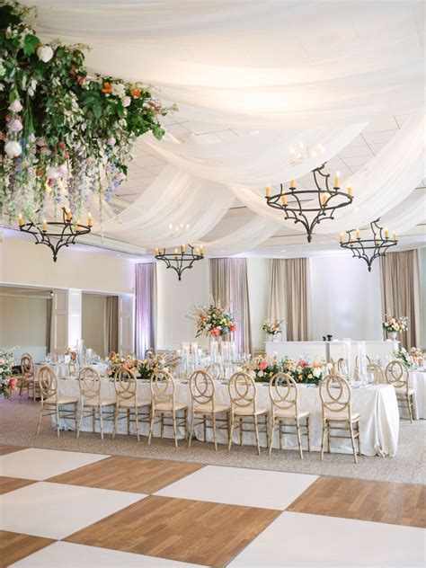 Elegant Banquet Hall Setup For Weddings