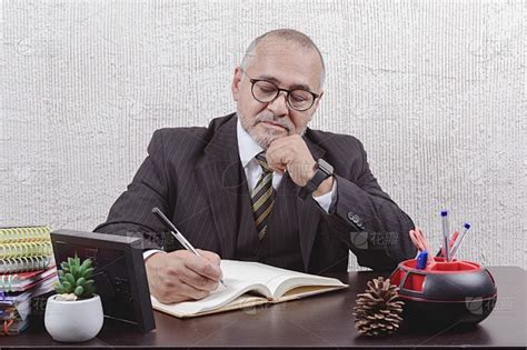 学校老师在你的桌前素材 花瓣网