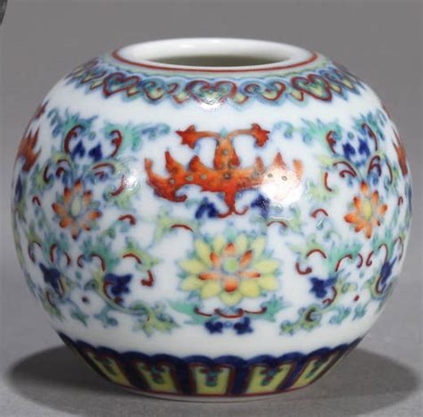 Qing Dynasty Colorful Fighting With Entangled Branches And Flower Patterns Shuicheng