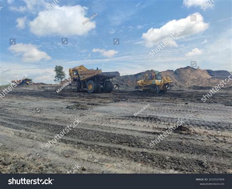 Open Pit Mine Digging Coal Indonesia Stock Photo 2231527929 Shutterstock