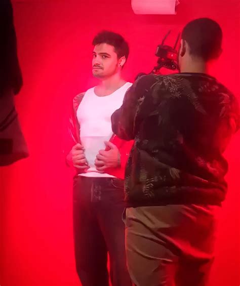 Download Felipe Neto Bts Wallpaper