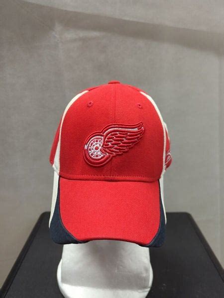 Detroit Red Wings Reebok Flex Fit Hat Nhl Sidelineswap Buy And Sell