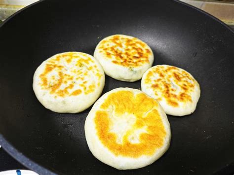 小高姐】传统韭菜盒子图片】奕小厨童童下厨房