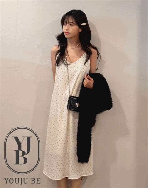 소장템 데이지 봄신상 플라워 나시 끈조절 레이워드 롱 원피스 니트 가디건 바람막이 등 어디든 매치하기 정말 좋은 착용감이 정말 부드럽고 편한 원피스 여름에는 단독으로