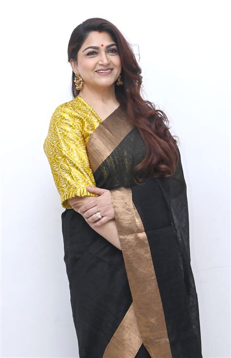 Kushboo ఆ సీనియర్‌ హీరోతో రొమాన్స్‌ చేసినందుకు టబుపై ఖుష్బూ ఫైర్