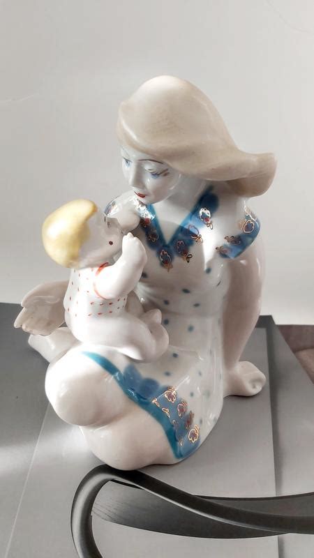 Статуэтка материнство фарфоровая винтажная — цена 500 грн в каталоге Статуэтки Купить товары для