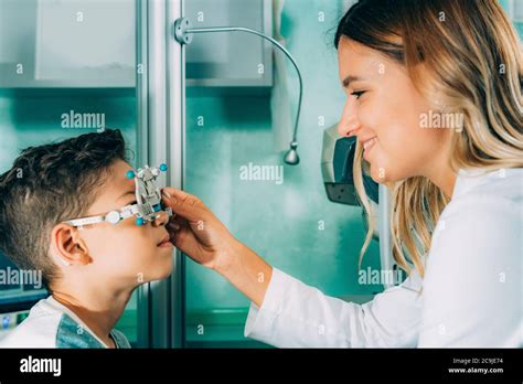 Visual Acuity Hi Res Stock Photography And Images Alamy