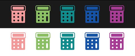 흑백 배경에 격리된 계산기 아이콘을 설정합니다 회계 기호입니다 비즈니스 계산 수학 교육 및 금융 벡터 개념에 대한 스톡 벡터