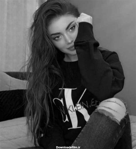 عکس دختر شاخ سیاه سفید