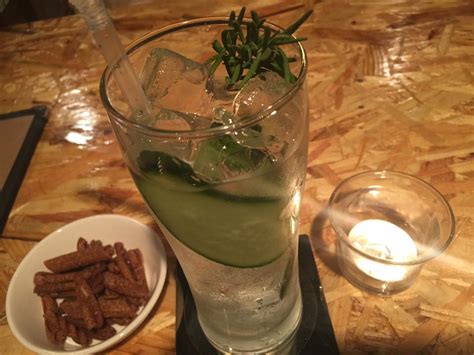 히어로즈 로스터스 오늘의 칵테일 진토닉 시원한 오이의 느낌과 봄베이 진이 주는 특별함 그리고 숲에 와