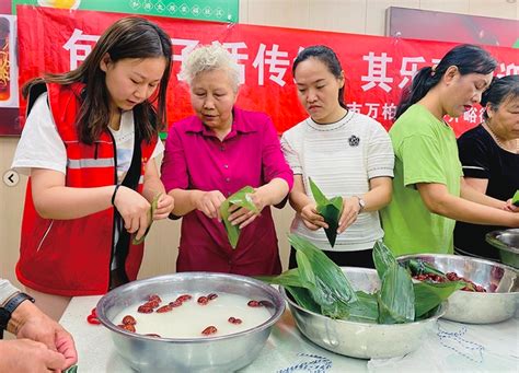年轻人,你会包粽子吗? 新华网 年轻人,你会包粽子吗? 新华网