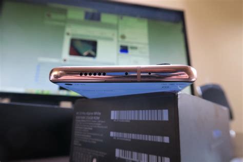 Xiaomi Mi Pro G Design de argint viu cu sticlă mată şi metal