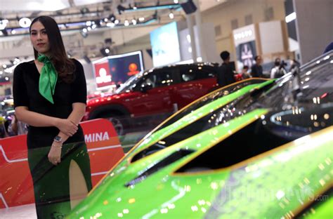 SPG Cantik di Pameran Otomotif GIIAS 2023, Foto 9 #1974136 - TribunNews.com