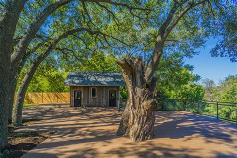 The Grove Round Rock Deck Timbertech Retro Deck Austin By Timbertown Houzz
