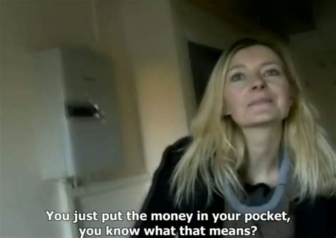 Супер похотливая чешская шлюха делает своему клиенту хороший минет