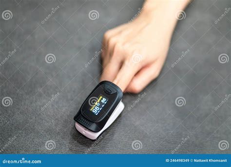Measuring Oxygen Saturation And Blood Pulse Stock Image Image Of Life Breathing